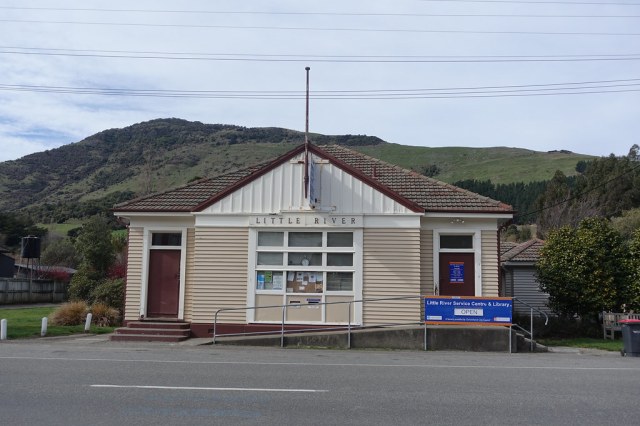 Delighting in Little River’s library – A B'Old Woman