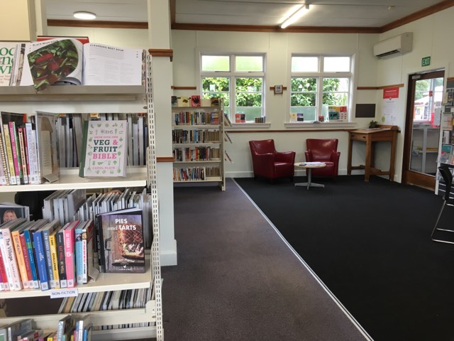 Delighting in Little River’s library – A B'Old Woman